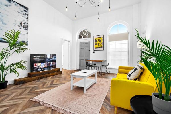 Stylish 2 Bedroom Apartment - Free Wifi - Netflix - Wolverhampton Centre - 2to - Wolverhampton