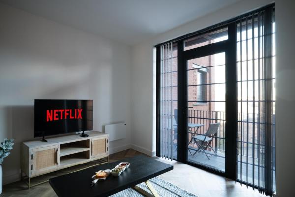 Balcony City View Spacious Wifi Family Contractors - Birmingham