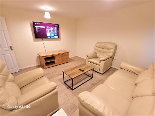 Spacious 4 Bed House - Stevenage - Stevenage