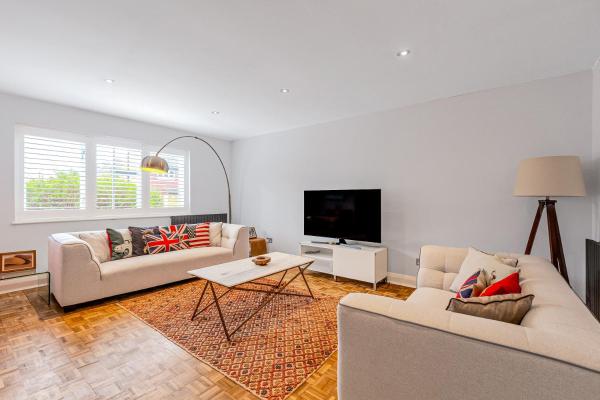 Hidden Treasure 2 Br Ground Floor Apt, Brentford - Hayes