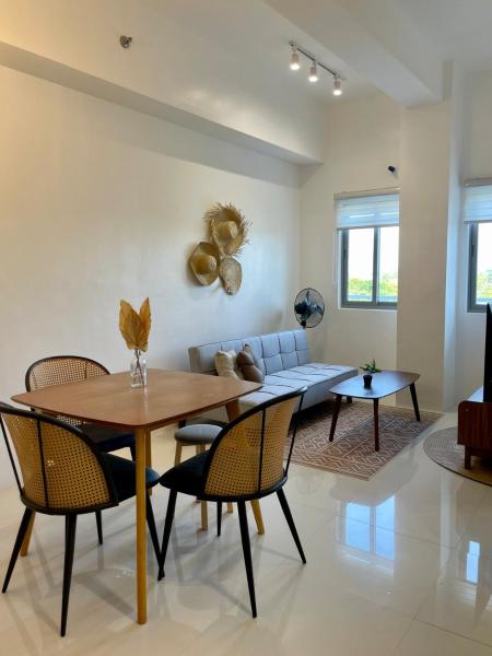 Cozy 1 Bedroom With Sunset View In Balcony - Iloilo City