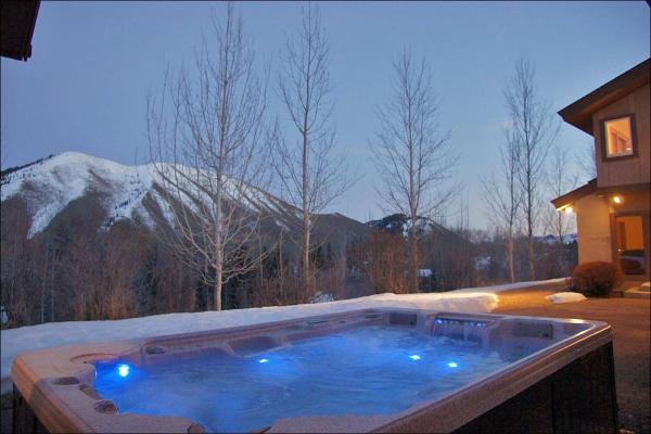 Game Room, Outdoor Hot Tub, Two Kitchens, Perfect For Large Families - Ketchum, ID