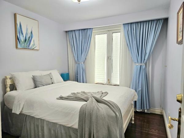 A Home Away-deluxe Guest Room In Toronto - Ontario