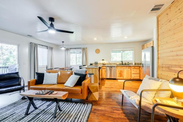 Access To Pine Mountain Lake Family Cabin With Deck - Pine Mountain Lake, CA