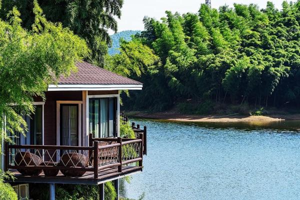 Huzhou Xisaishanqian Wooden Villa Hotel - Huzhou