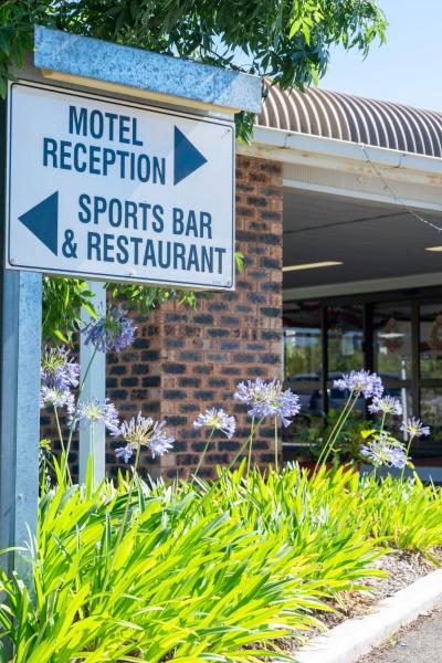 Club Inn Motel - West Wyalong