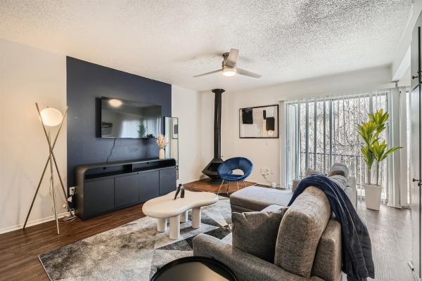 Your Modern King Suite Getaway - Sleeps 4 - Pool, Prkg - SXSW (South by Southwest) - Austin