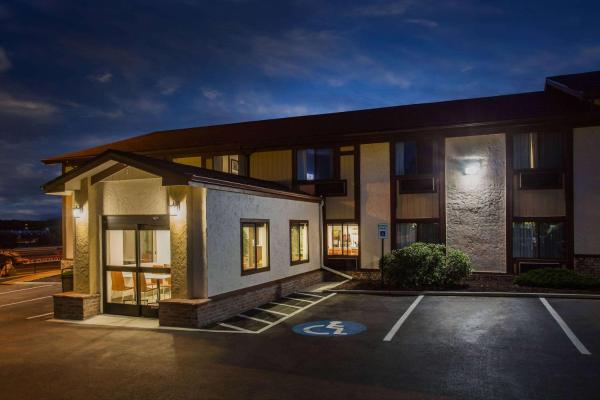 Super 8 By Wyndham Flagstaff - Flagstaff, AZ