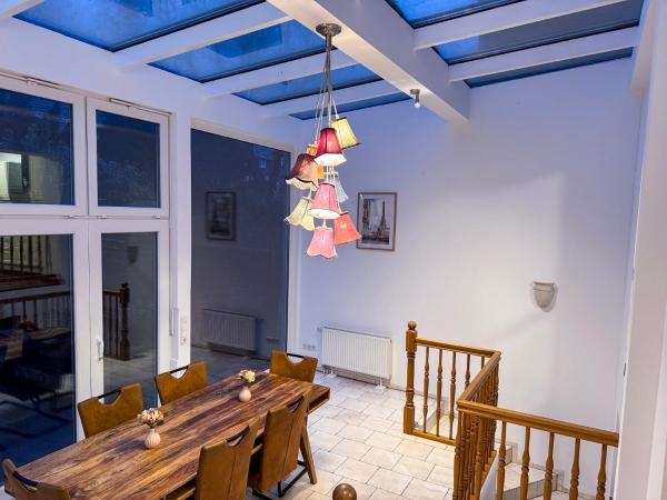 T&k Apartments - Komfortables Haus - 8 Zimmer - 6min Zur Messe - Düsseldorf