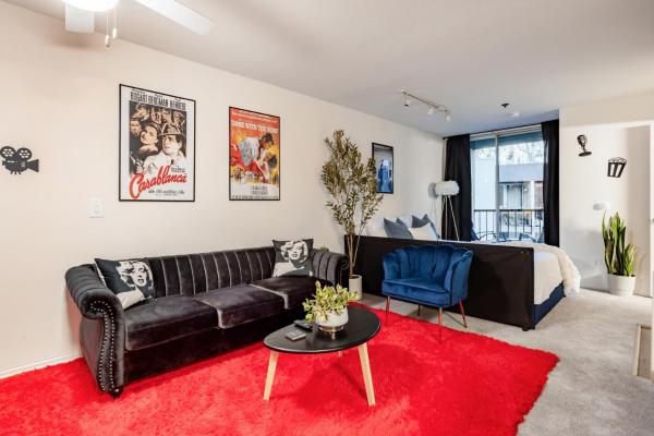 Style, Peace, Comfort In N Hollywood Next To Burbank Free Indoor Parking And Wifi - Los Angeles, CA