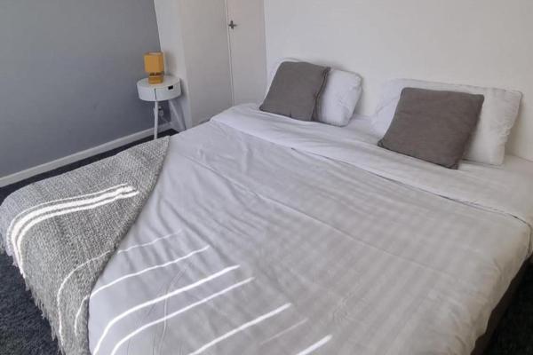 Doncaster-house-sleeps8-parking-garden - Doncaster