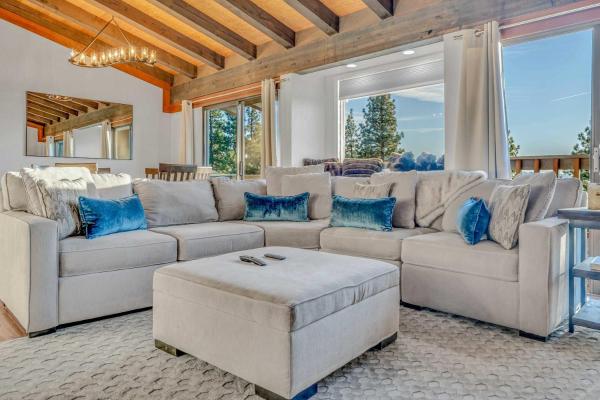 Lake Tahoe Vacation Rental Fireplace And Balcony - Incline Village