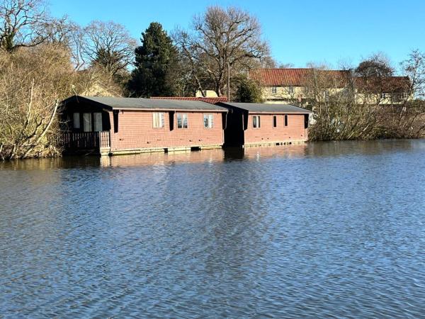 Yare River Lodge Houseboat - Wroxham