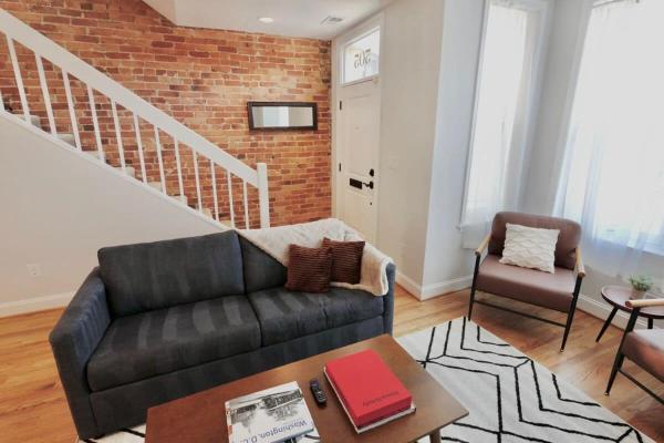 Penn & Ten- Spacious Capitol Hill Rowhouse - Washington, DC