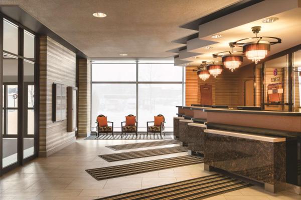 Coast Edmonton Plaza Hotel By Apa - Edmonton