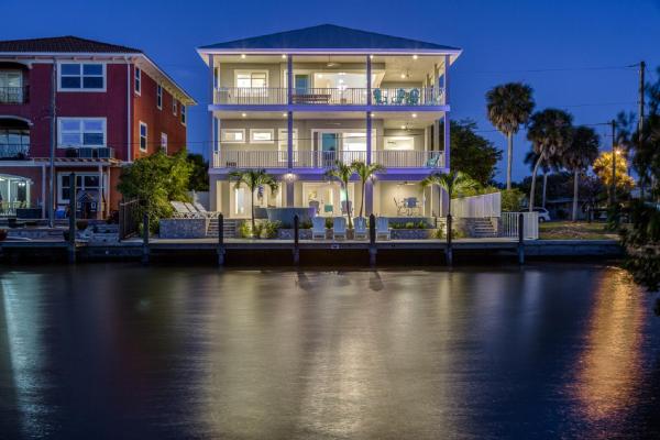 Luxury Beach Home, Gulf Access, Pool Table, Heated Pool & Spa - Summer Wind - Roelens - Fort Myers Beach, FL