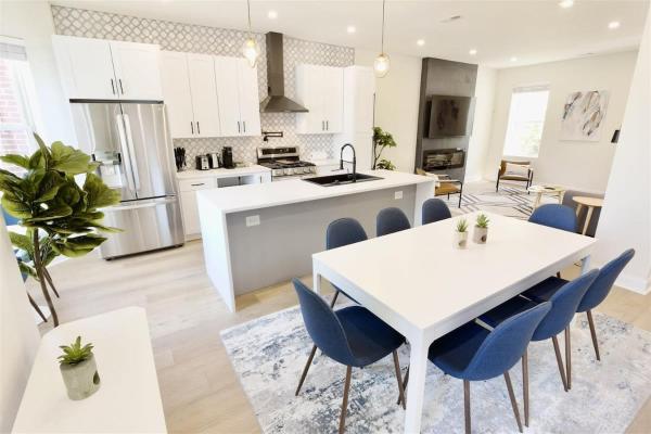 Pristine Petworth Family Home W Street Parking - Bethesda, MD