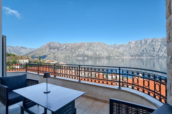 Luxury Design 2-bedroom Apartment By Mn Property - Kotor