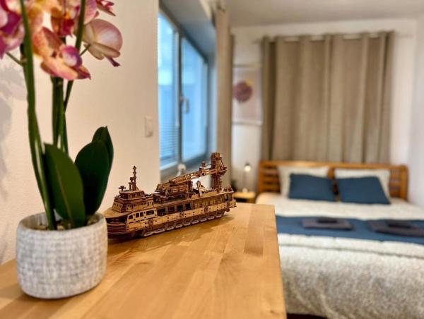 Adm Peaceful Apartment In City Center- Wifi, Coffee, Ac - Pozsony