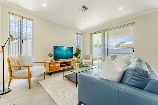 Bright & Airy 3-bed House Near Rockingham Beach - Perth