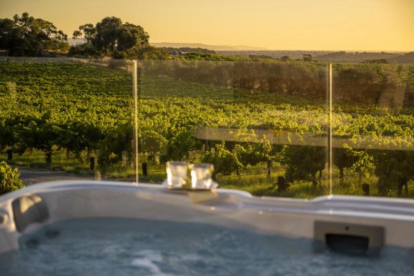 The Strand At The Vineyard Mclaren Vale - King Br, Comp Minibar, Breakfast Prov, Fireplace - Willunga