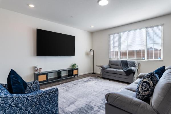 Modern 4br Retreat, Big Tvs & Bbq, Near I99 - Stockton, CA