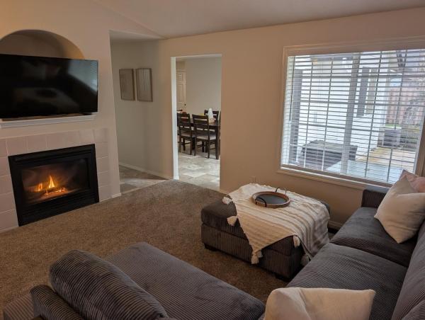 Cozy North Keizer Retreat With Fireplace - Salem, OR
