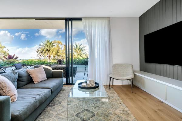 New Penthouse With Ocean & Golf Course Views - Manly