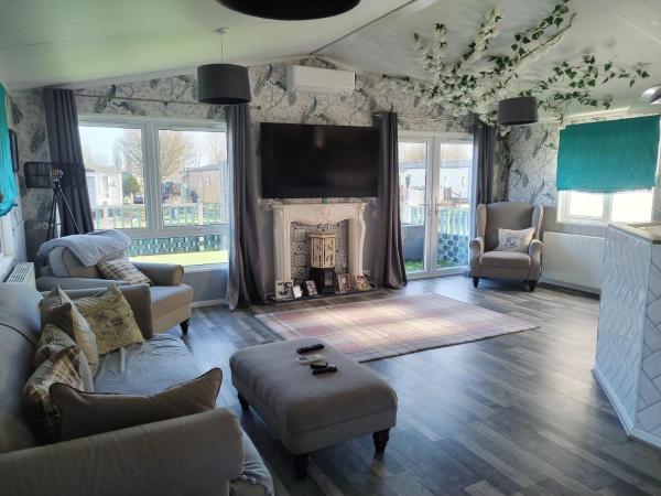 Large Dog Friendly Double Lodge - 