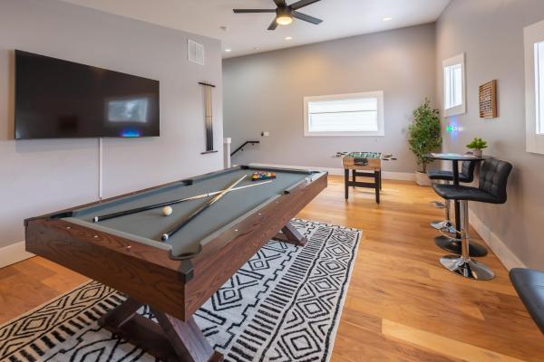 Chic Downtown Retreat Breweries, Murals & Music - Indianapolis, IN