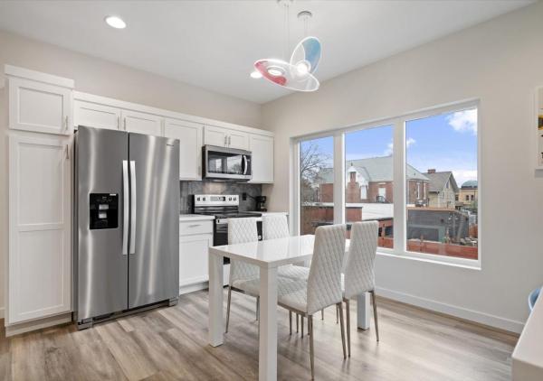 Winter @ Golden Goose: New Build, King Bed - Henderson