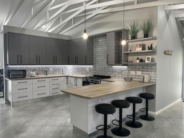 Modern Retreat In Jeffreys Bay - Jeffreys Bay