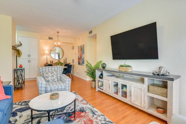 1 Mi To Shore! Quiet Galveston Gem W/ Pool Access - Public Beach, Galveston