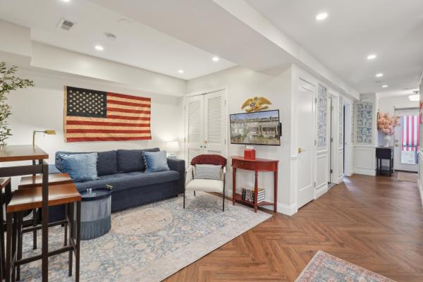 New Family-friendly Capitol Hill Home With Free Parking & Close Metro Access - Alexandria, VA