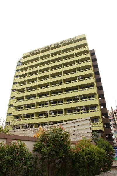 Petch Tower Ekkamai - Bangkok