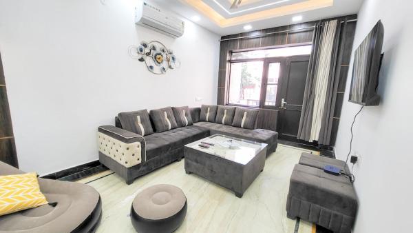 Vacationbuddy 3 Br Home Paschim Vihar Jwala Heri - New Delhi