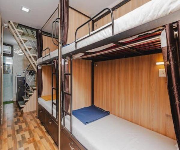 Golden Sands Dormitory And Single Ac Rooms - Mumbai