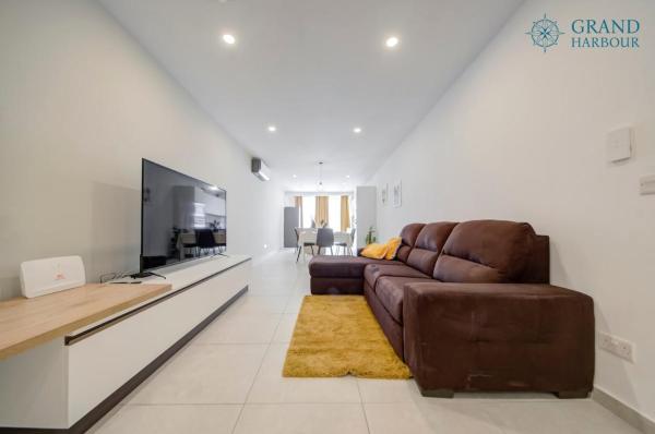 Modern Oasis Luxe With Bigyard - Aeropuerto de Malta (MLA)