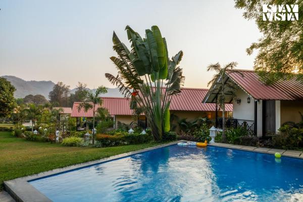 Stayvista At Ever Falls - Bbq, Bonfire, Pool - Karjat