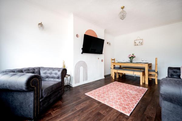 Cosy 3-bed Home L Free Parking L Wifi L Sleeps 8 L Family Friendly L Hosted By The Cosy Corner Nationwide - Bury