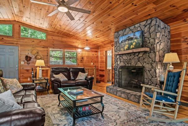Dogwood Cabin - Lavonia, GA