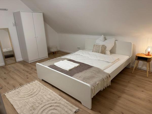 Modern 2 Bedroom Apartment With Balcony - Bad Bocklet