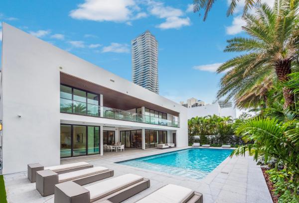 Luxury 6-bedroom Villa Stunning 3-story Estate - Dania Beach, FL