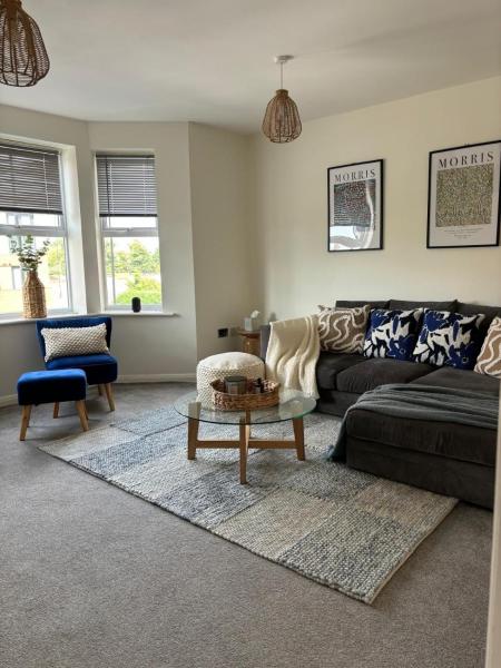 Modern 2 Bed Flat & Parking - York Centre - York