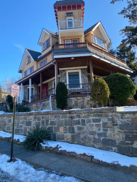 Grand 2br Near Metronorth With Easy Parking - The Bronx, NY