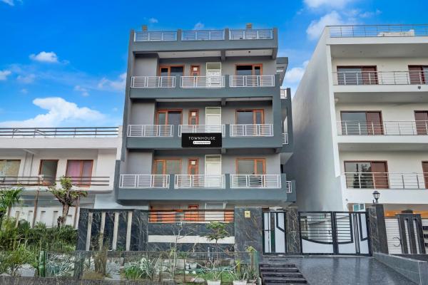 Super Townhouse Sector 135 Noida - Noida