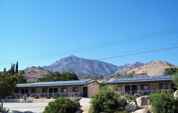 Barewood Inn & Suites - Kernville, CA