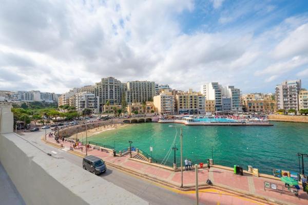 Seafront 3-bed Palazzino With Jacuzzi, Heart Of Balluta - Malta