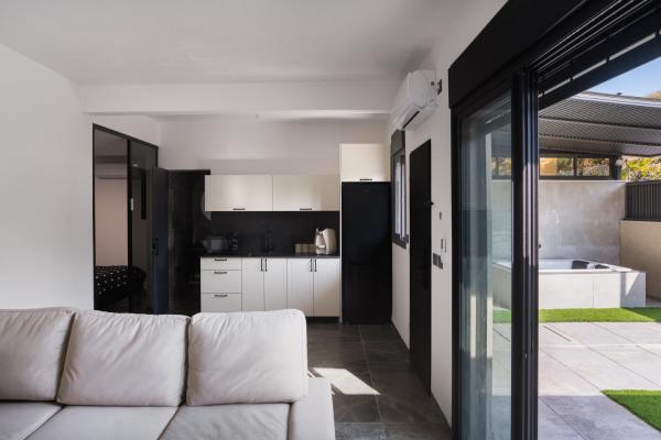 סויטת גן עם גקוזי יש מקלט ליד הדירה - Israël