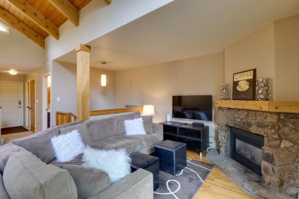 Chillside Chalet Modern West Vail Townhouse! - Vail, CO